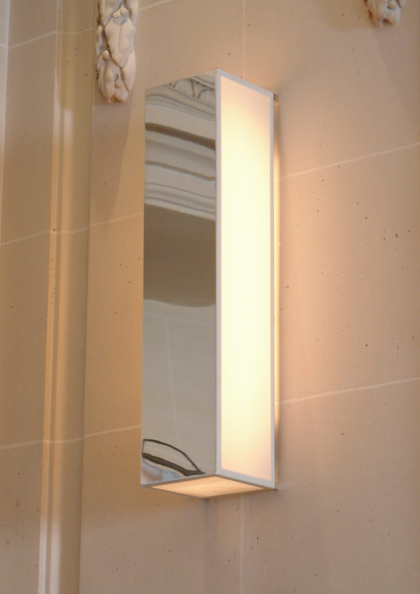 Line V30 - Plug Lighting